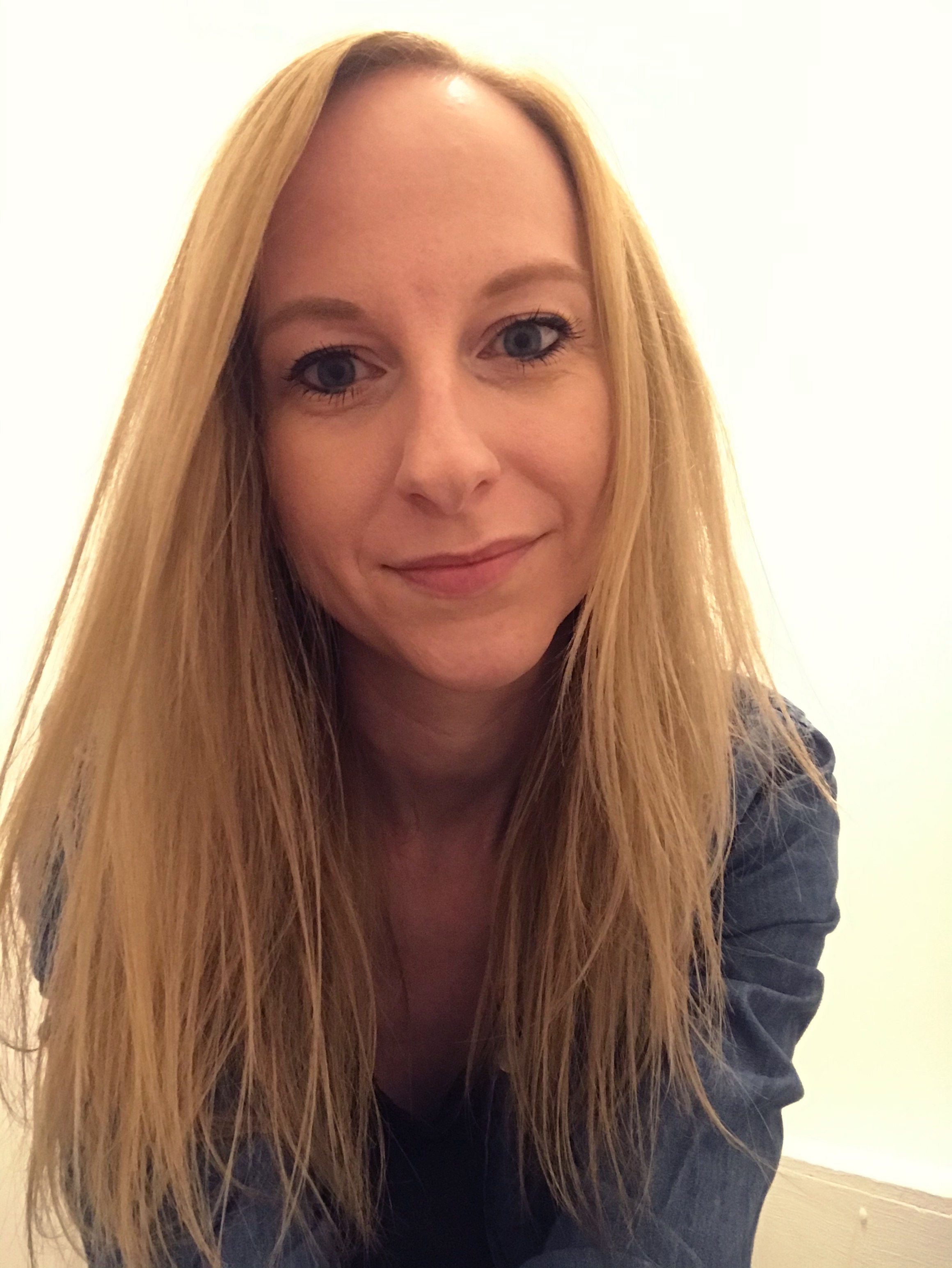 ABOUT – Emma Cummins